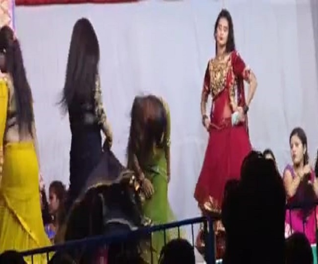 Bijnor News: रामलीला में अश्लील नृत्य, मंच पर मंदाकिनी बन पार की हदें, वायरल हो रही है वीडियो ...